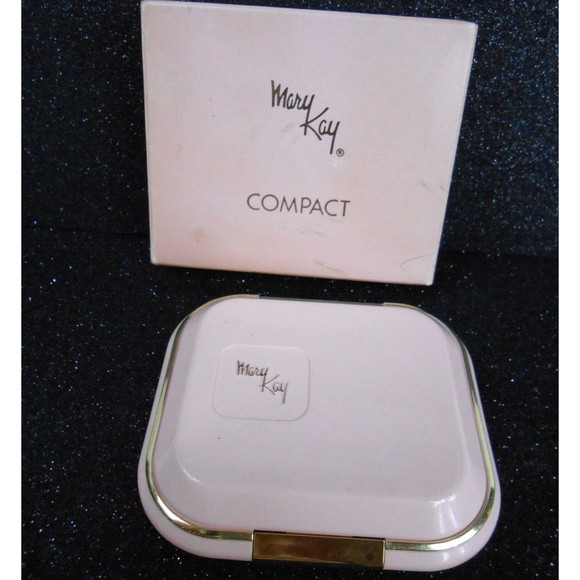 Mary Kay | Makeup | Vintage Mary Kay Refillable Plastic Compact W ...